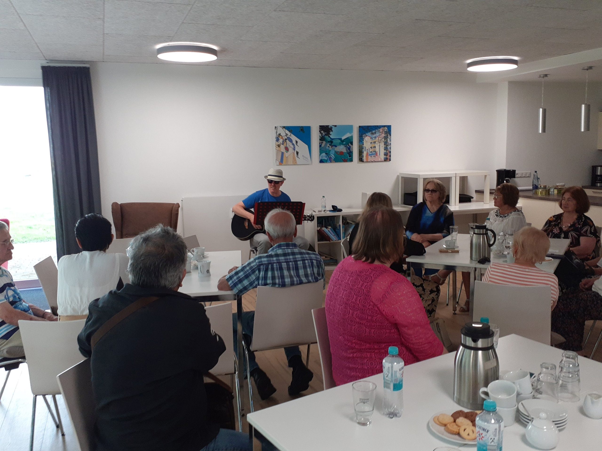 Café der Möglichkeiten mit Livemusik! - REGE mbH